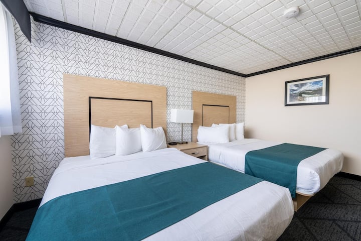 Wyndham Sternwheeler | 2 Queen | Nature & City - Whitehorse