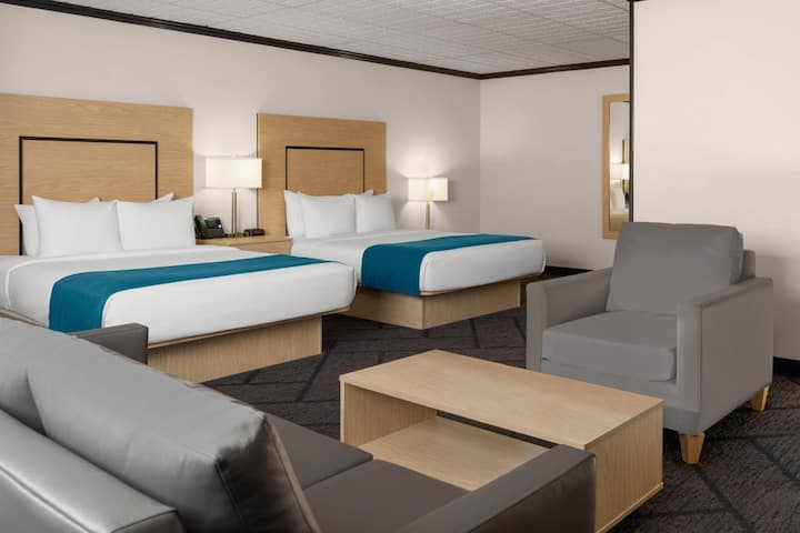 2 Queen Studio | Wyndham Sternwheeler - Whitehorse, Canada