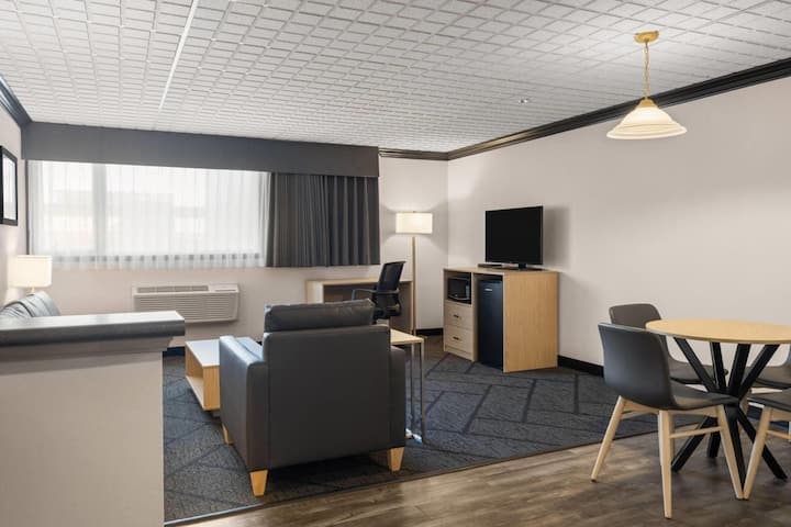 1br King | Wyndham Sternwheeler | River Journey - Whitehorse