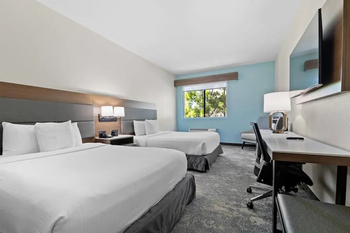 2 Queen | Laquinta Santa Cruz | Beach Day Base - Santa Cruz, CA