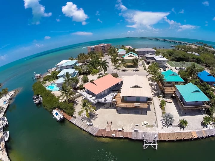 Waterfront Retreat | 35’ Dock | Hot Tub | Pool - The Bahamas