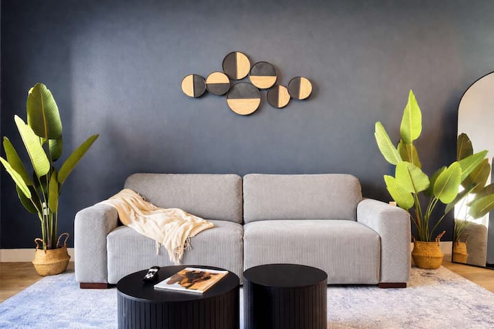 Contemporary Getaway Near Disneyland W Pool & Gym - Irvine, CA