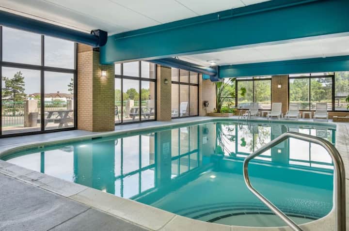 King Room By I-64 | Indoor Pool & Free Parking - Louisville, KY