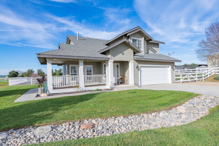 Family-friendly Farmhouse W/hot Tub & Game Room - San Miguel, CA