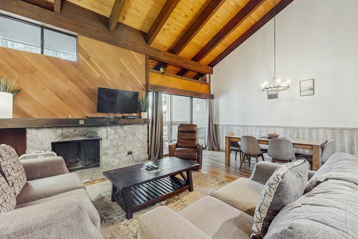 Updated Lakeland Village Condo W/ Fireplace, Pool - South Lake Tahoe, CA