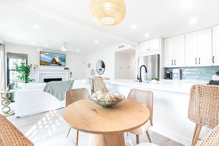 Remodeled Beach House, 1/2 Block To Beach - Newport Beach, CA