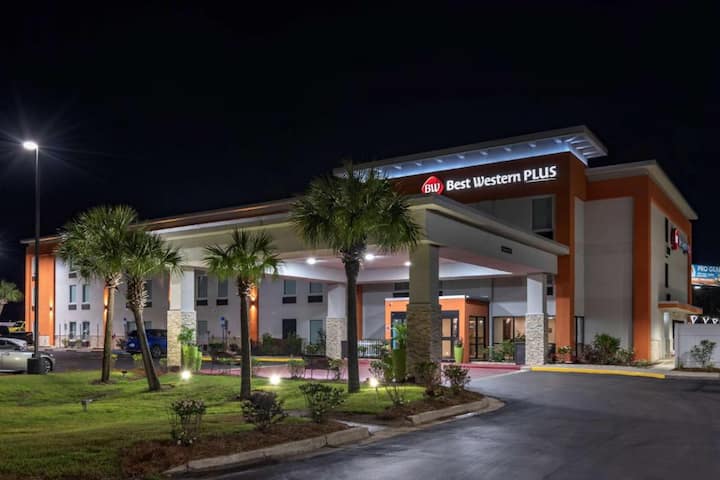 Minutes From Downtown Panama City + Free Breakfast - Panama City