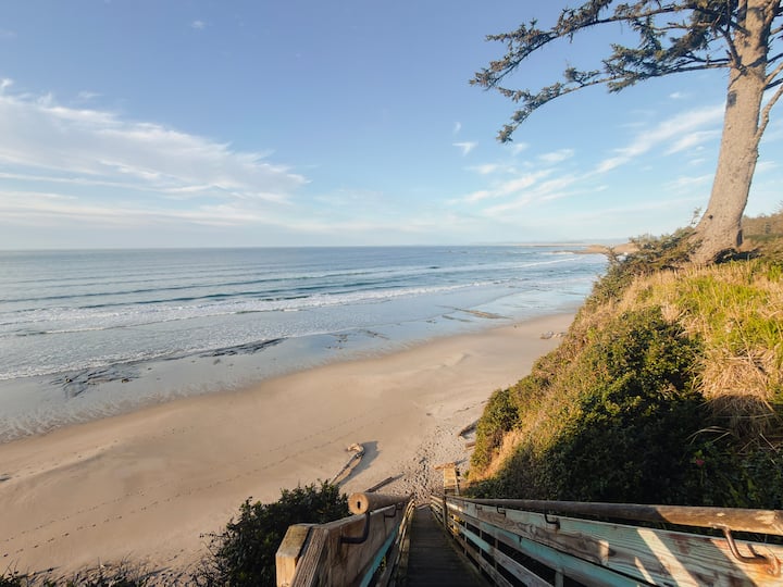 Coastal Escape W/ Beach Access By Lighthouse - Lighthouse Beach, OR