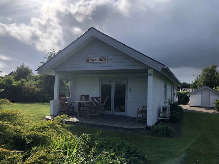 Cosy Holiday Home For 6 Near Beachsea - Nieby