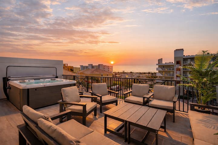 Oceanview Rooftop • Hot Tub • 1 Block To Beach - Treasure Island, FL