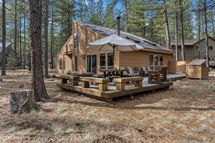 Black Butte Beauty With Grill And Wraparound Porch - Black Butte Ranch, OR