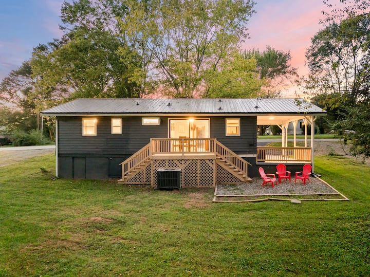 The Farmhouse | 5 Private Acres In Asheville | Bbq - Asheville, NC