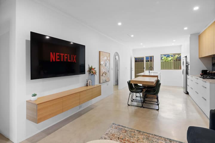 The Ocean Whisperer | Walk To Beach & Coffee - Perth