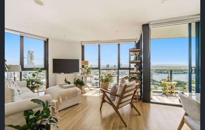 Water View Spacious 1 Br Apartment Close To Beach - Gold Coast