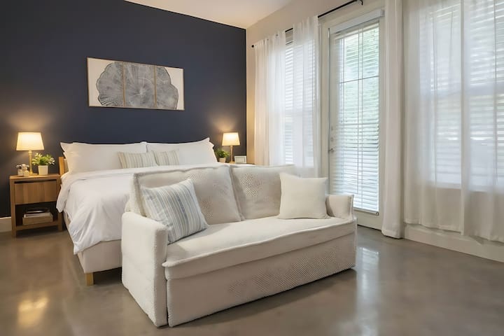 Stylish Modern Bedroom|king Full Bed+pool&gym - Irving, TX