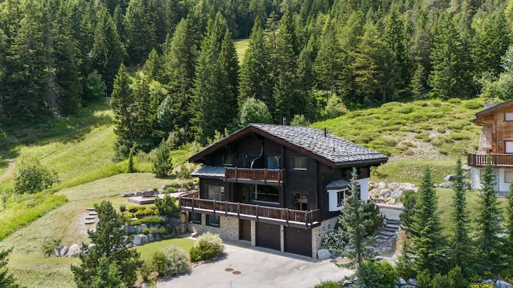 Chalet Noir Près De La Télécabine à Anzère - Anzère