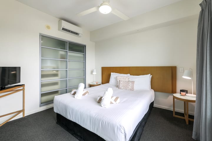 Level 10 Life | Spacious 1 Bed Apartment | Pool - Darwin