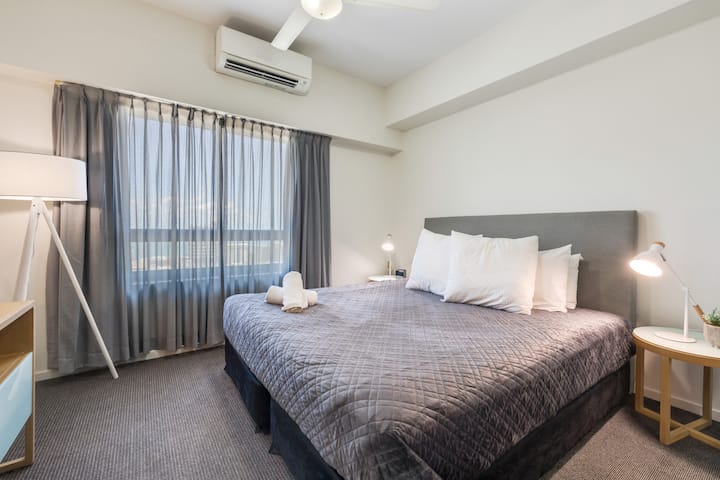 High Life Studio | King Bed | Kitchen | Pool - Darwin