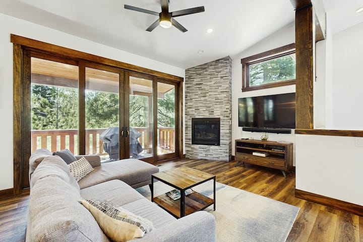 Fun 3br Mountainview | Fireplace | Deck - Truckee, CA