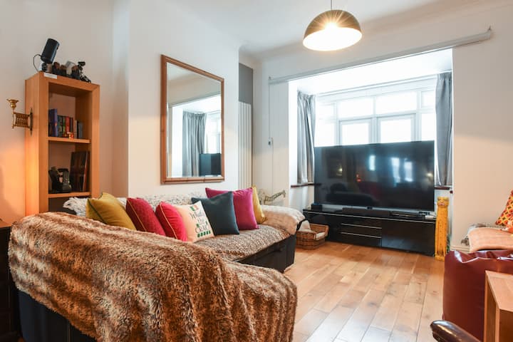 Britannia House | Tech Geared 3 Bedroom W/garden! - Southsea