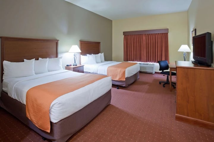 2 Queen | Wyndham Fargo | Family Comfort - Fargo, ND