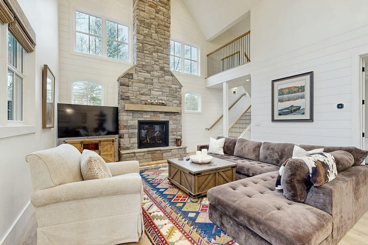 2br Home W/fireplace, Mountain Views & Wifi - Sapphire, NC