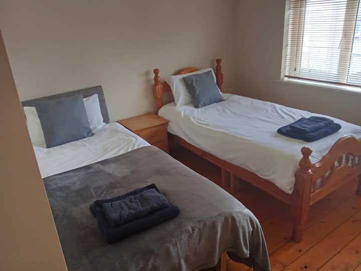 Spacious 5-bedroom House In Rochestown Area - Cork