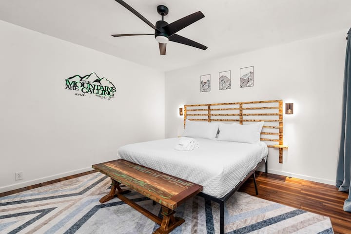 Dogwood | King Suite For 4 W/sleeper Sofa - Townsend, TN