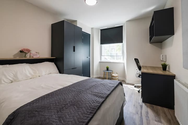 One Bedroom Apartment In Lyon Street - Dundee