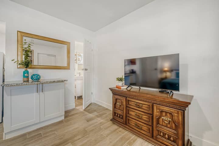 Studio Stay W/ Kitchenette | Near Egad & Beach - Melbourne Beach, FL