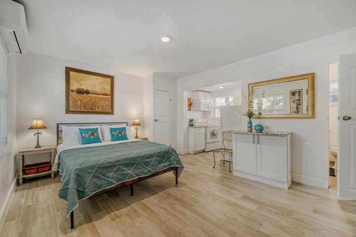 Studio Stay W/ Kitchenette | Near Egad & Beach - Melbourne, FL