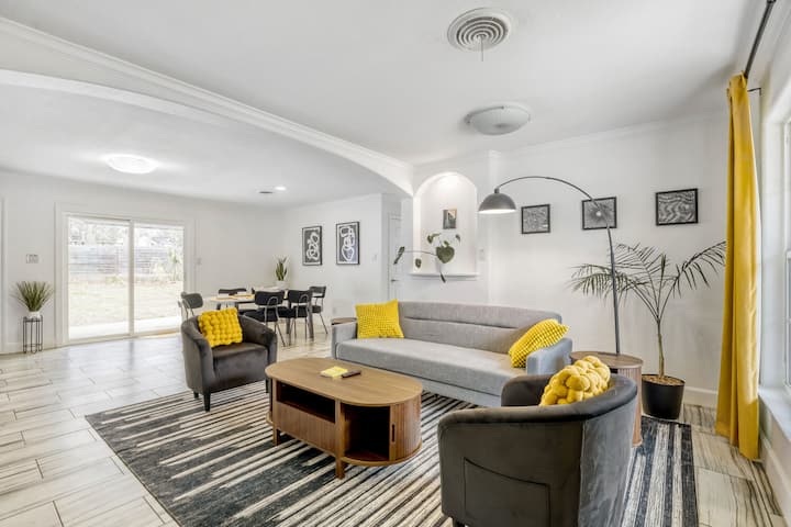 Spacious Austin Retreat • Yard + Fast To Downtown - Austin