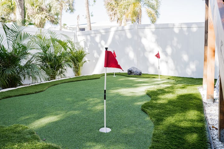 Blocks To Beach | Heated Pool + Putting Green - Indian Rocks Beach, FL