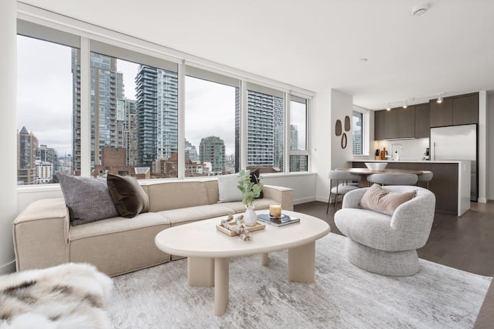 Bright 1br Suite W/ Balcony & Workspace | West End - North Vancouver