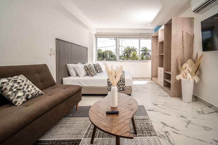 Elegant And Bright In The Entrance Of Hotel Zone - Cancún