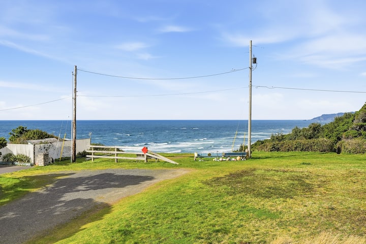 Cliffside Retreat - Newport, OR