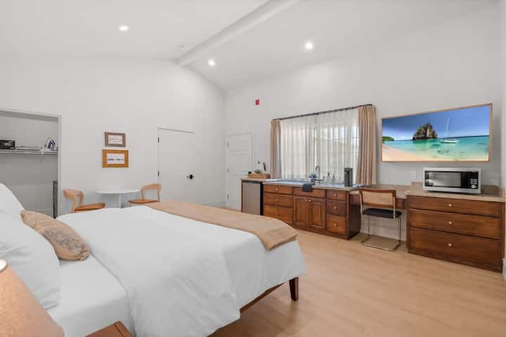 Bella Notte By The Beach Studio 9 - Santa Cruz, CA