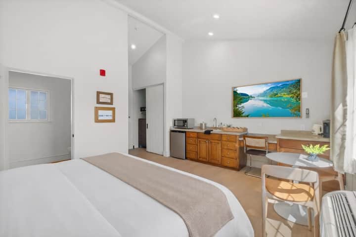 Bella Notte By The Beach Studio 11 - Santa Cruz, CA