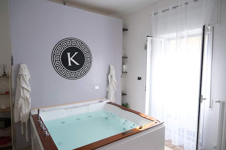 Kosmosuite Con Sauna E Idromassaggio In Camera - Brindisi