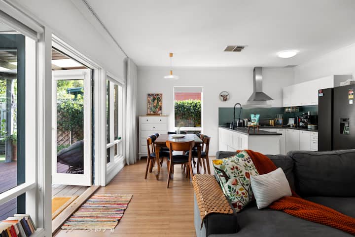 Bay Bound Retreat—beach & City Life By The Airport - Adelaide