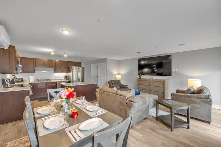 Modern Birmingham Retreat - Troy, MI