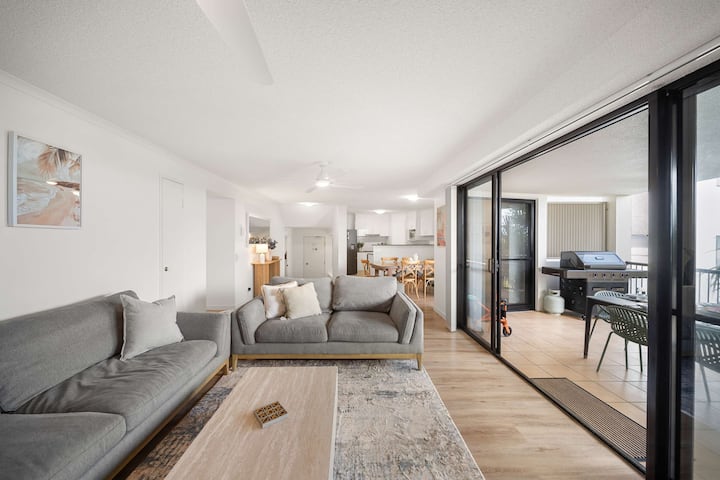 Marcoola Beachfront Retreat, Pool, Spa & Tennis - Mudjimba