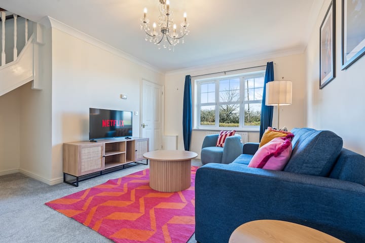 Bright 3br House | Ideal For Families & Groups - Bedford