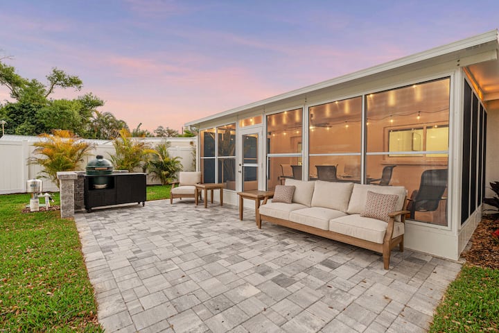 Tree House + Outdoor Dining | Aloha Skies - Sarasota, FL