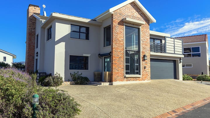 Ocean Whisper Sandown Bay | Ocean & Mountain Views - Fisherhaven
