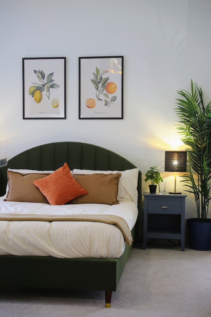 Room 4 - Sixcheapstreet - Newbury