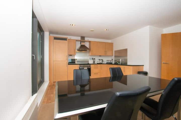 2 Bedroom Flat - Edinburgh