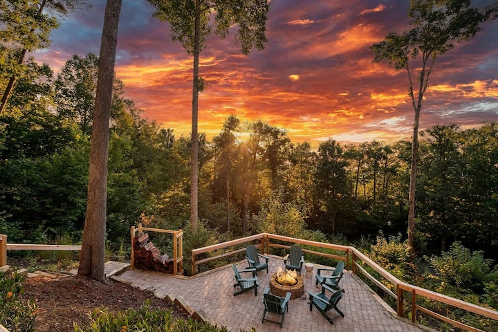 Hot Tub, Deck W/ Breathtaking Mountain Views - Swannanoa, NC