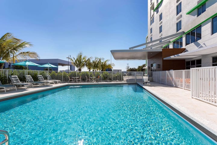 2 Queen | Wyndham Mia | Group Base - Miami, FL