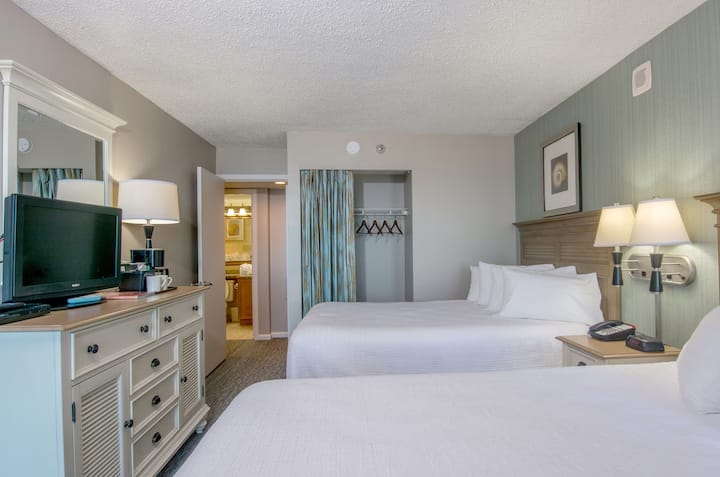 3 Coastal Rooms: Hot Tub + Shoreline +Breakfast - Myrtle Beach, SC